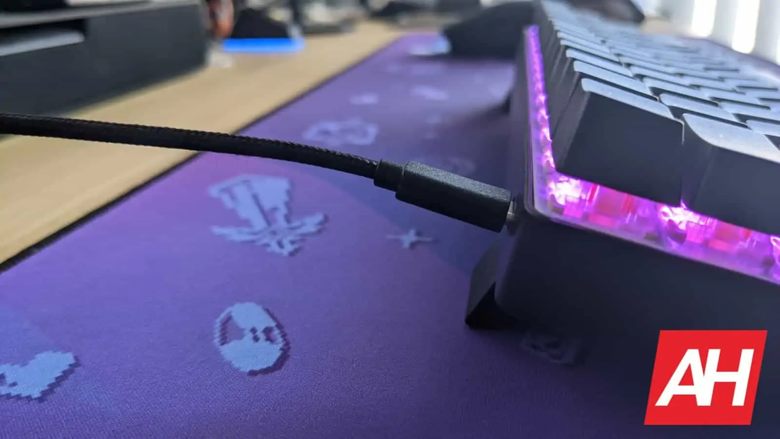 WhirlwindFX Atom Gaming Keyboard Review: A Decent Razer Alternative